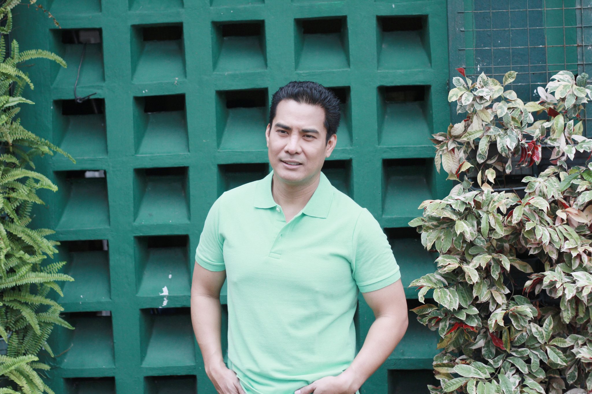 Who is John Melo? The OFW Prince of Christmas song or a succesful ...